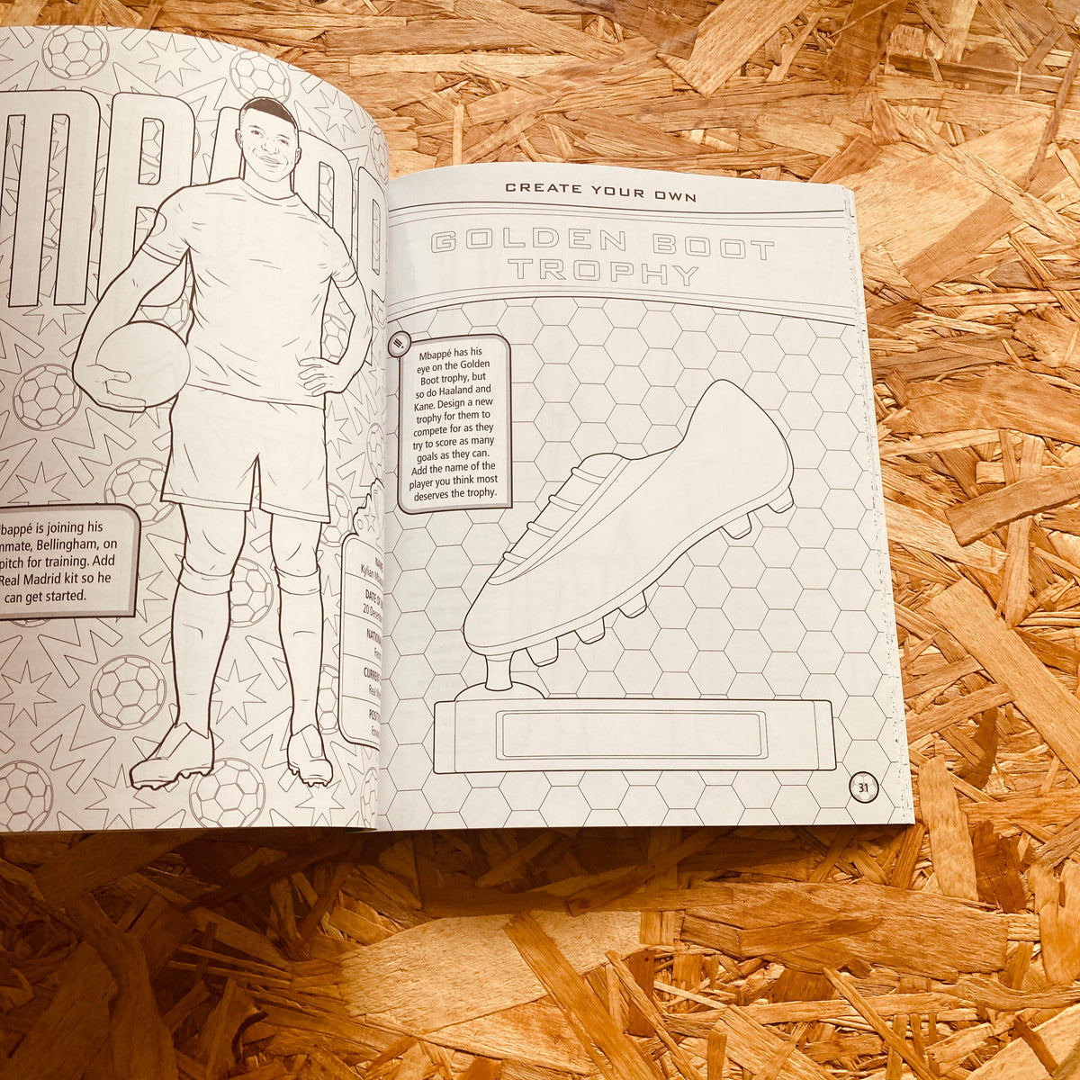 Ultimate Football Heroes: Team Kit Designer Colouring Book (Ultmate Fo ...